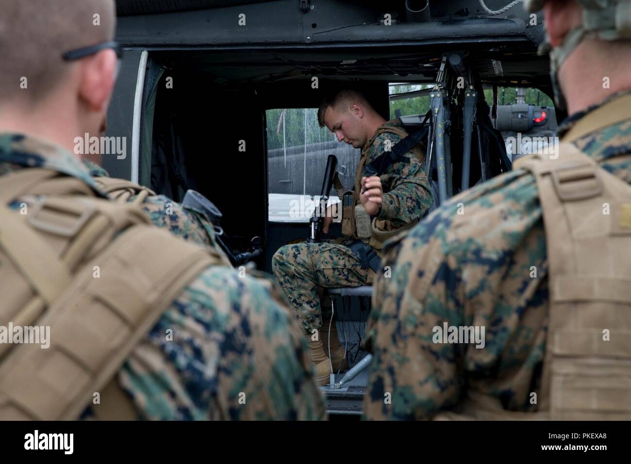 Marines competing in the 4th Marine Division Annual Rifle Squad ...