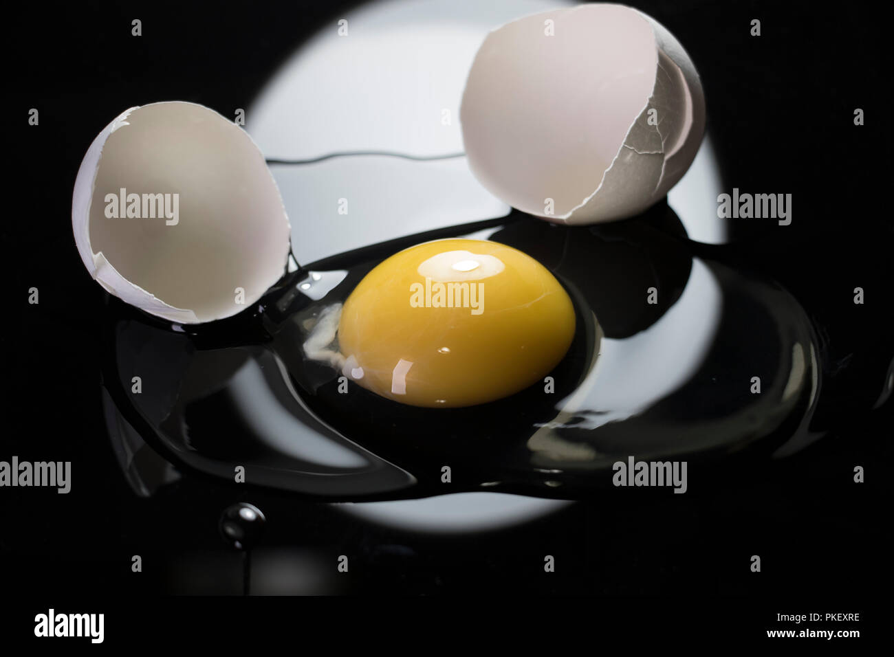 Close up of a broken egg. Shell, whites and yolk of a cracked egg Stock ...