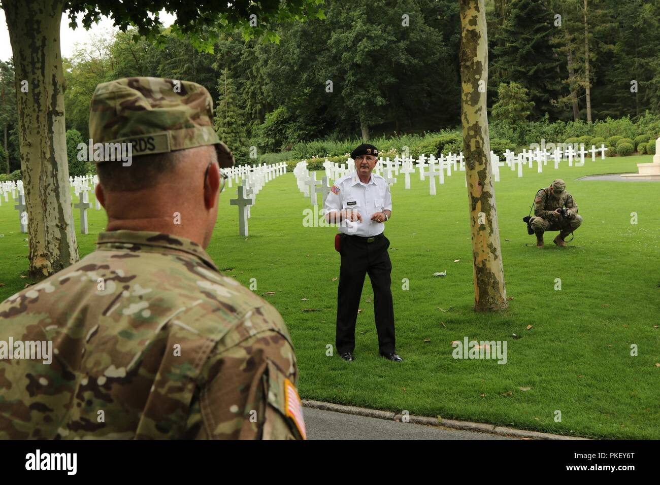 Members of the 26th Infantry Division (Yankee Division) learn about the ...