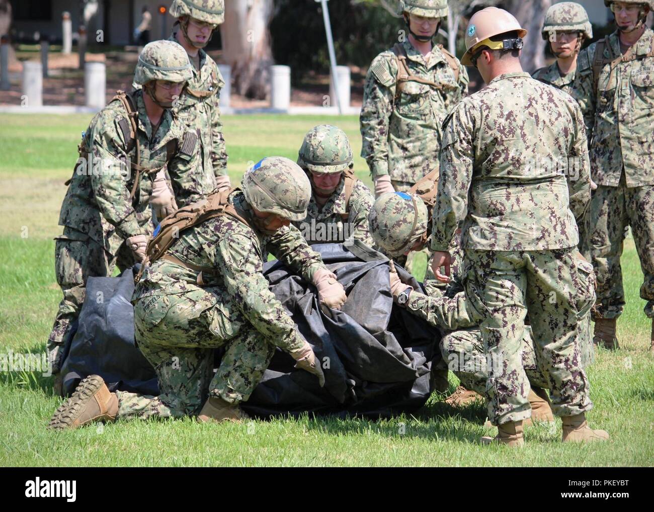 Packing up a tent hi-res stock photography and images - Alamy