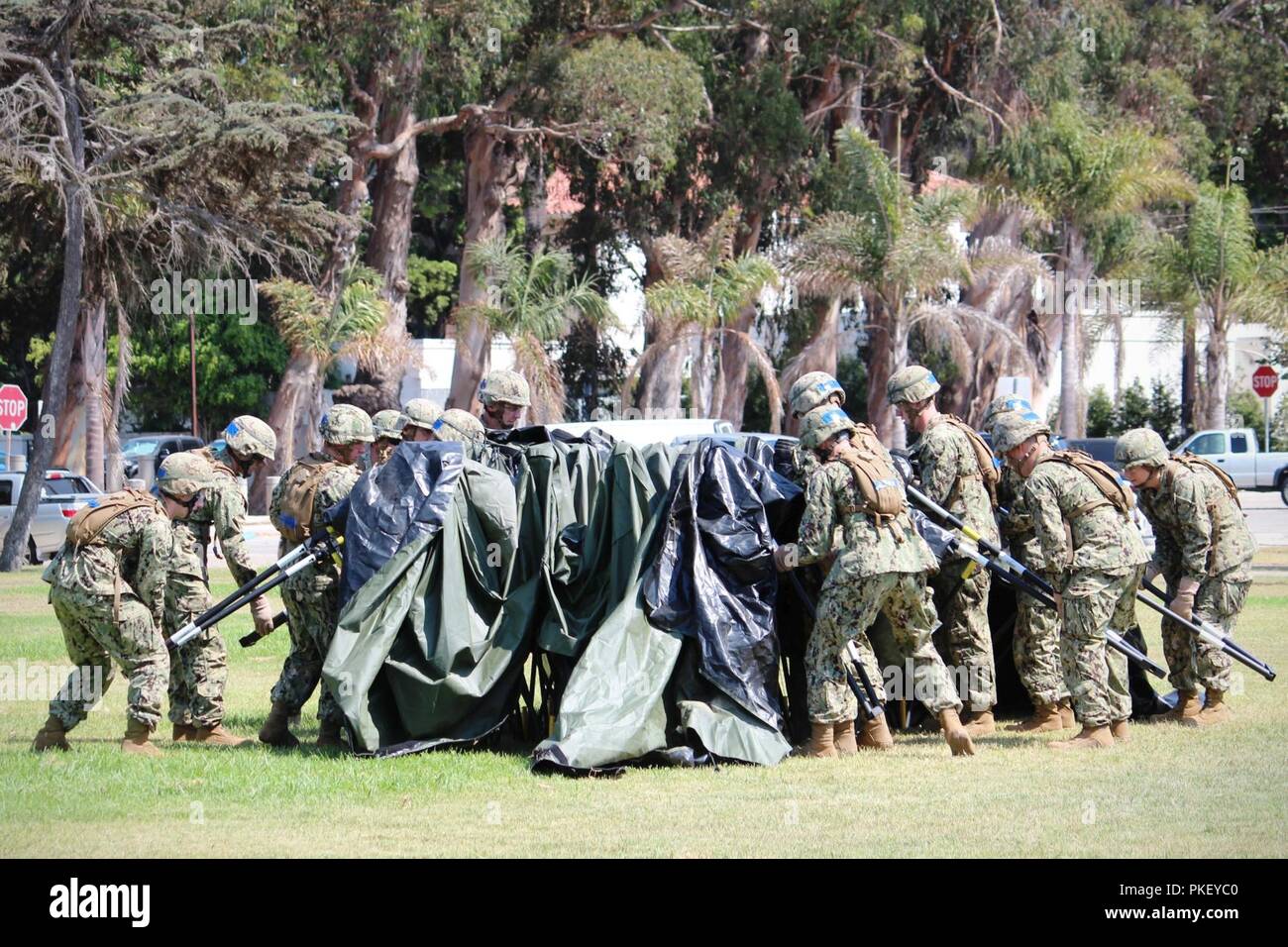 Packing up a tent hi-res stock photography and images - Alamy