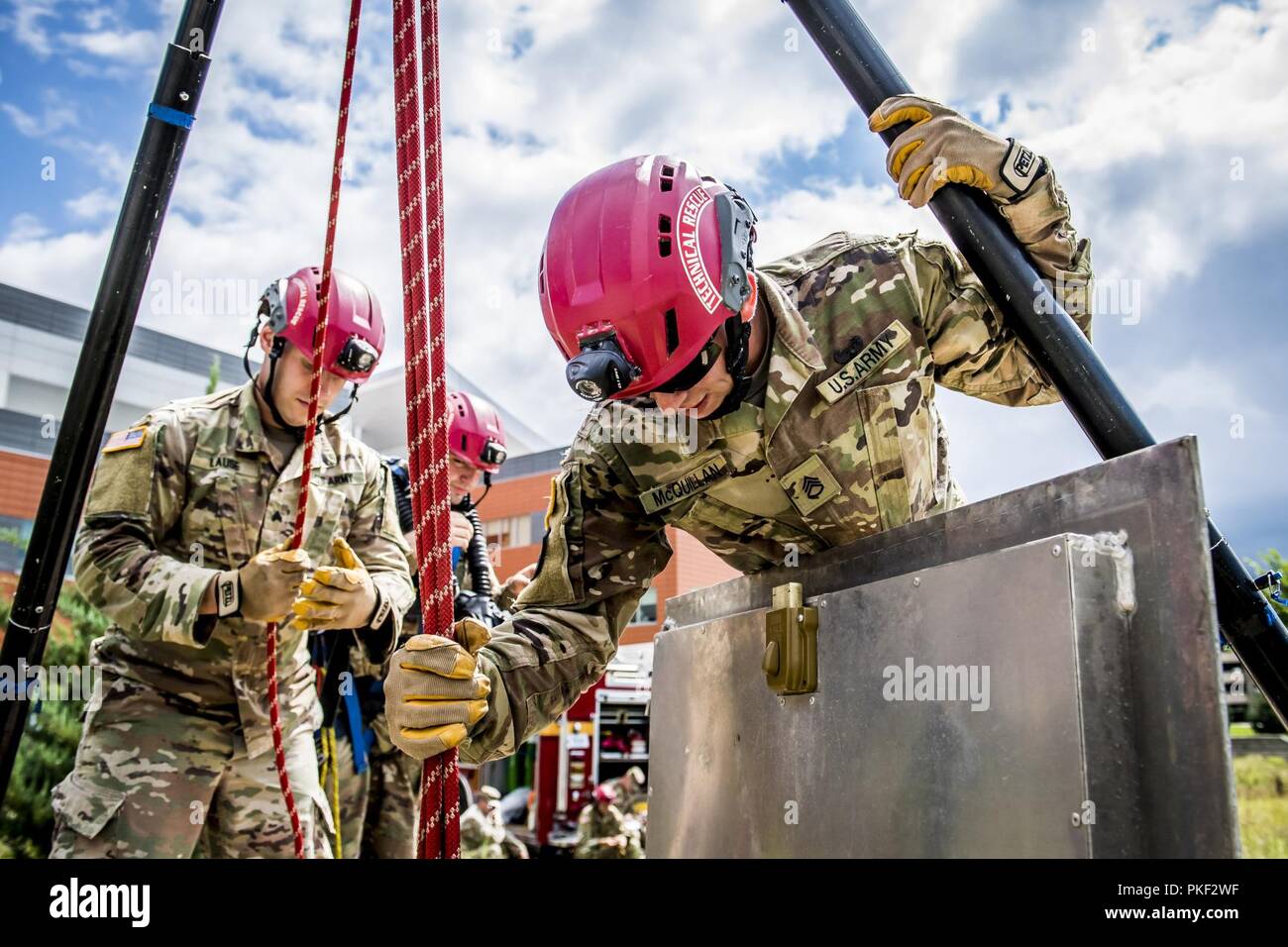 911th technical rescue engineer company hi-res stock photography and ...