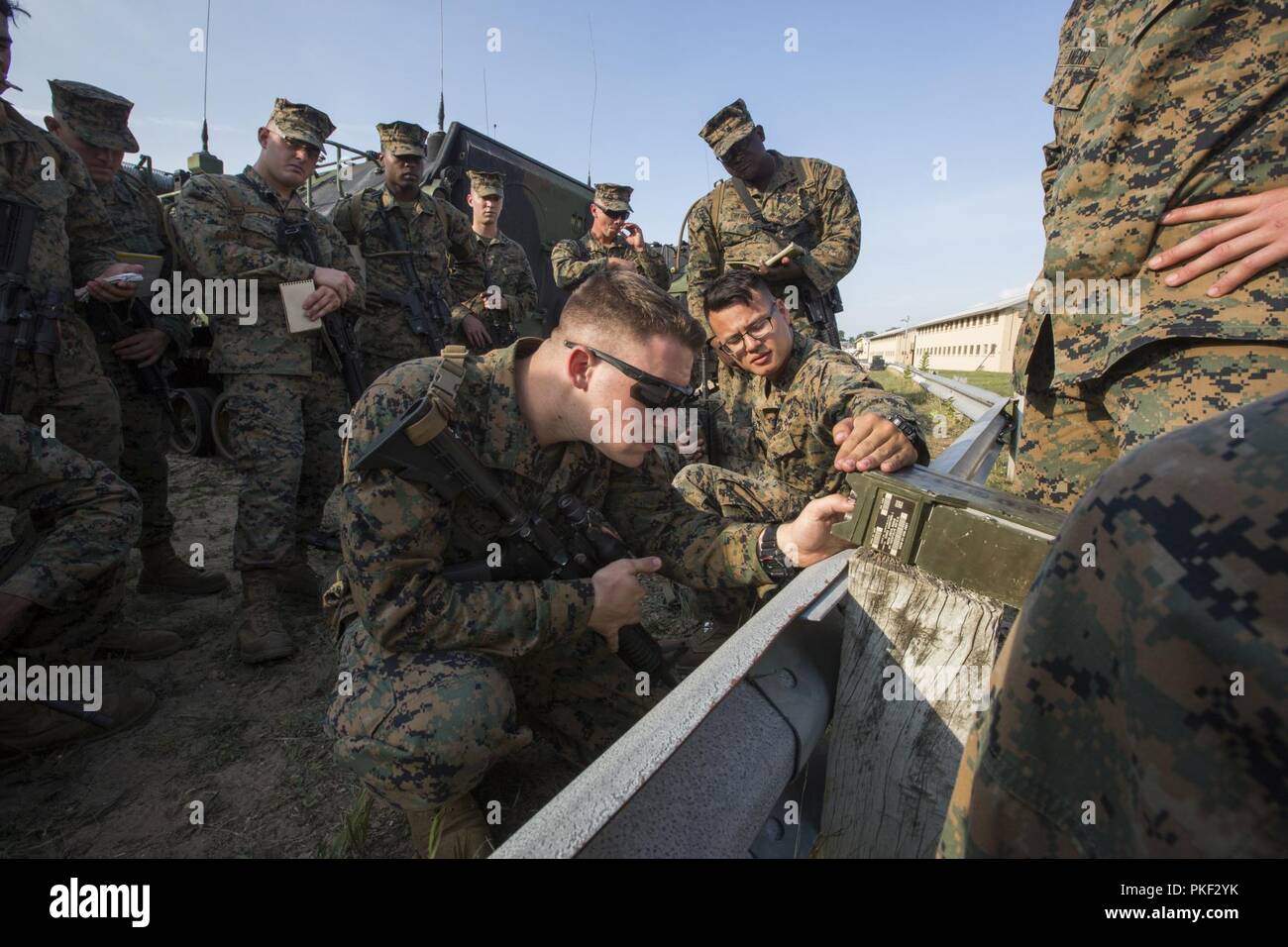 117f radio hi-res stock photography and images - Alamy