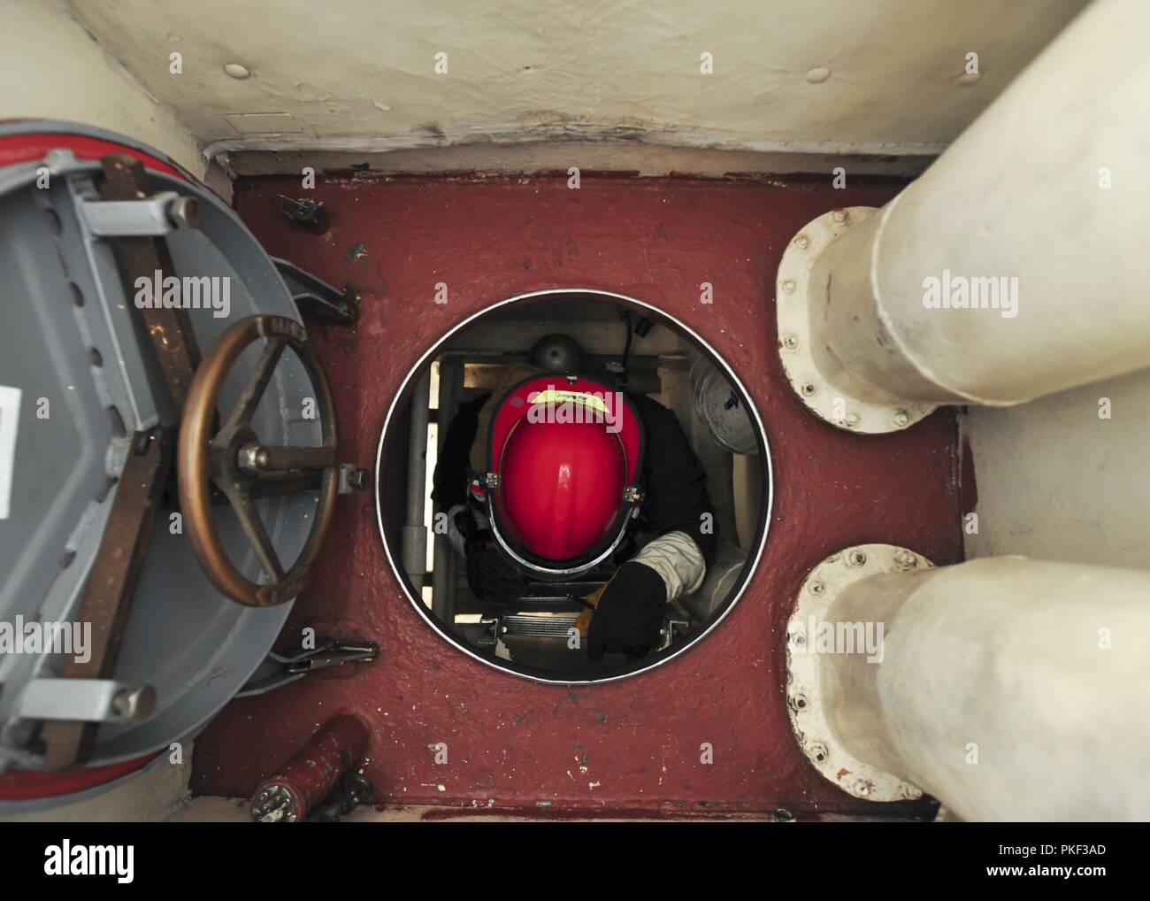 OCEAN (Aug. 4, 2018) Mass Communication Specialist 2nd Class David ...