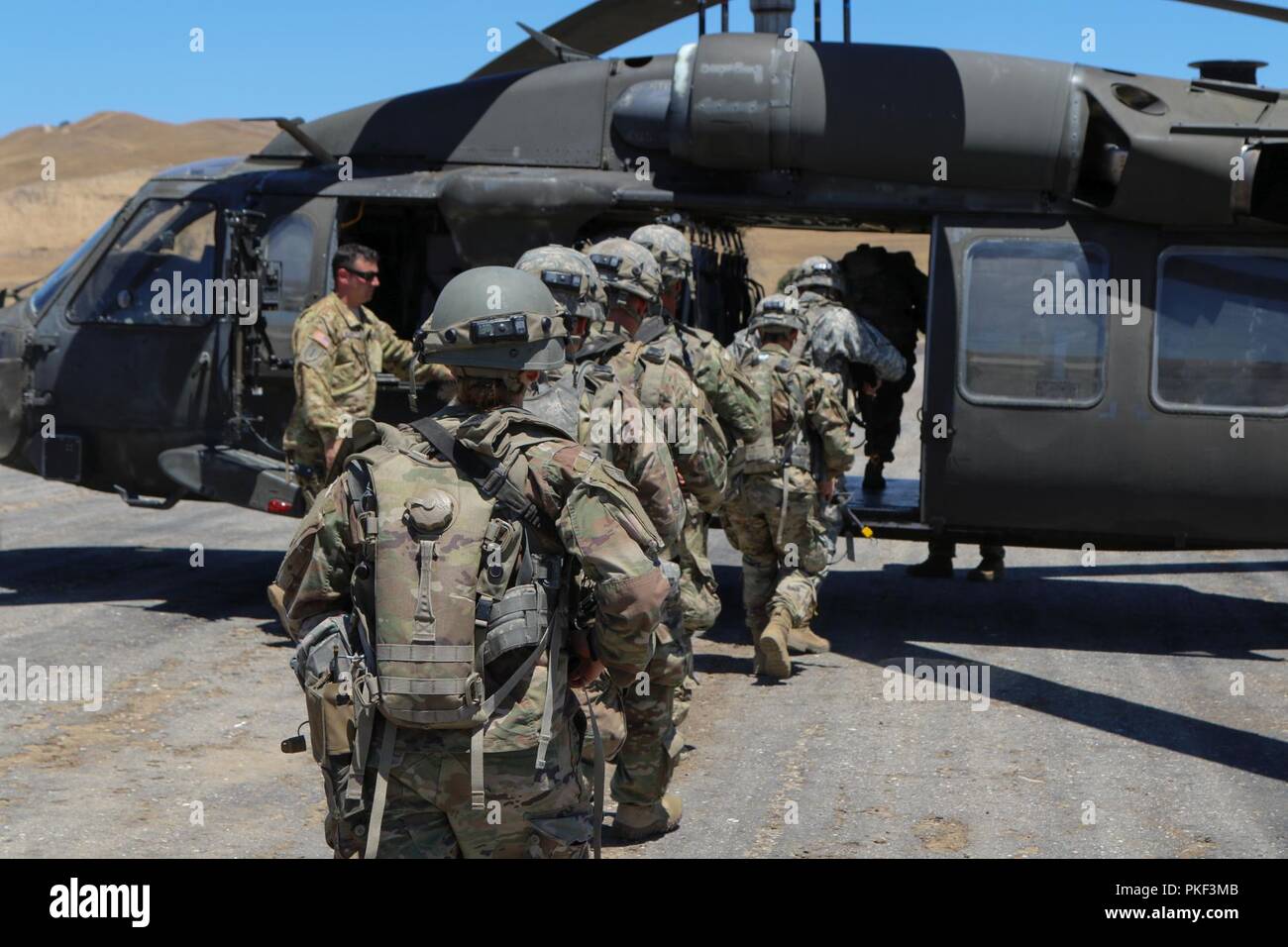 Soldiers with 1st Battalion, 186th Infantry Regiment, 41st Infantry ...