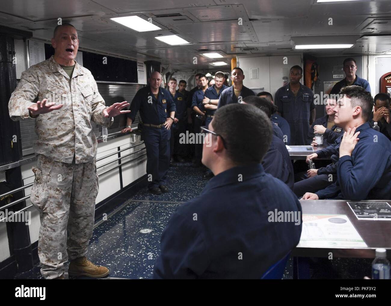 Uss devastator mcm 6 hi-res stock photography and images - Alamy