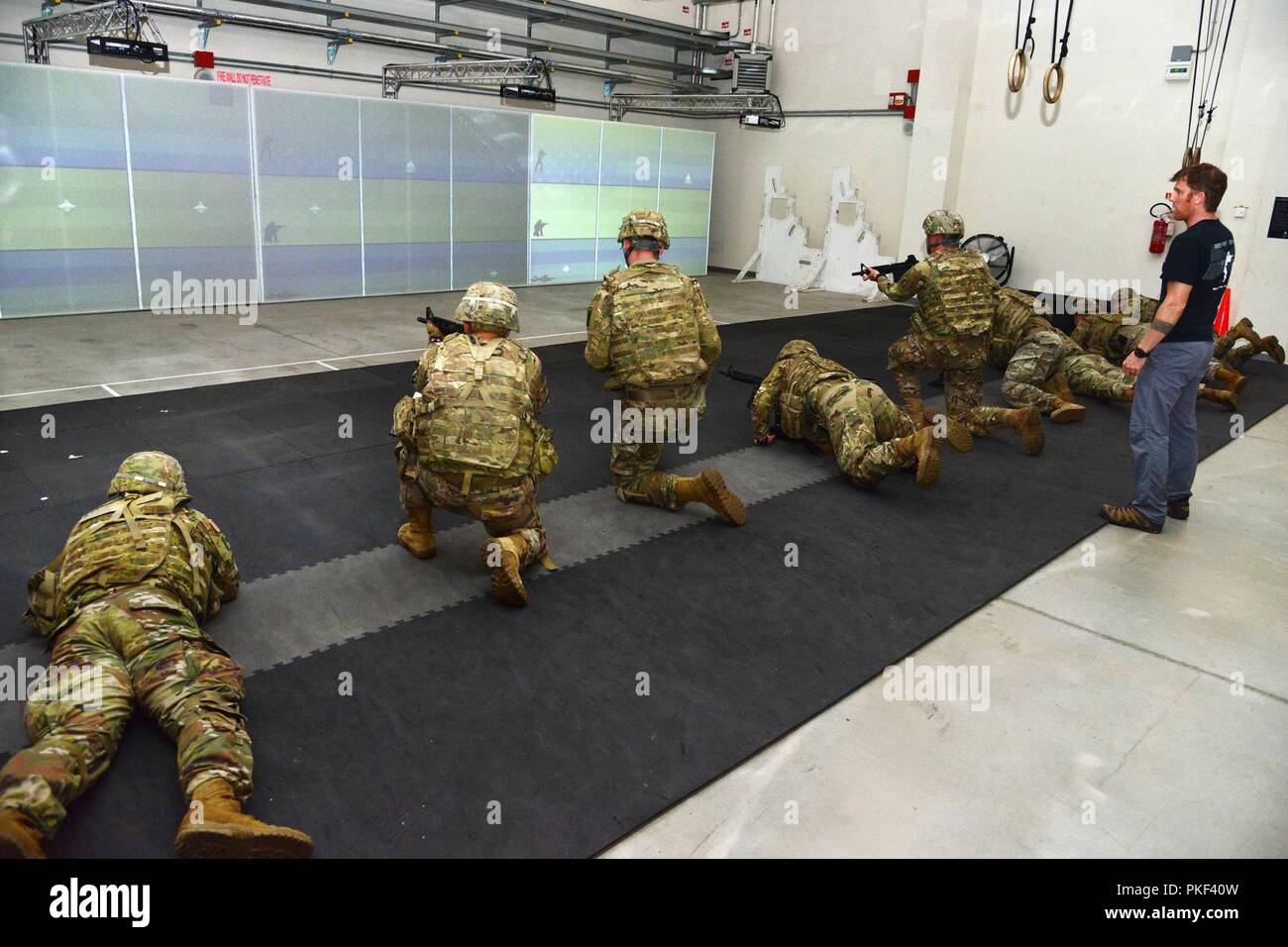 Return of the gunfighter hi-res stock photography and images - Alamy