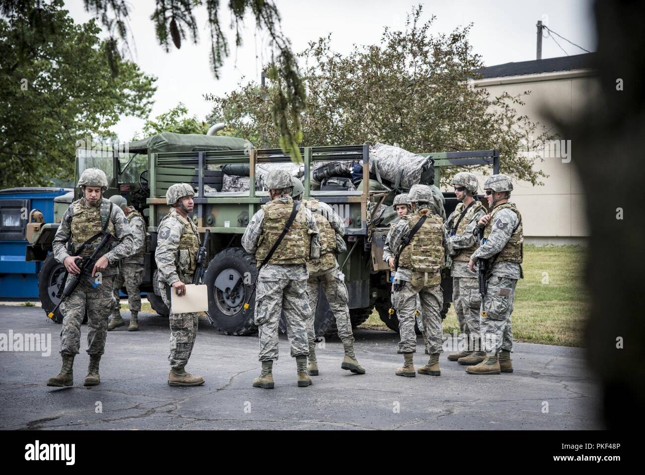 Airmen of the Ohio Air National Guard, 200th RED HORSE Squadron ...