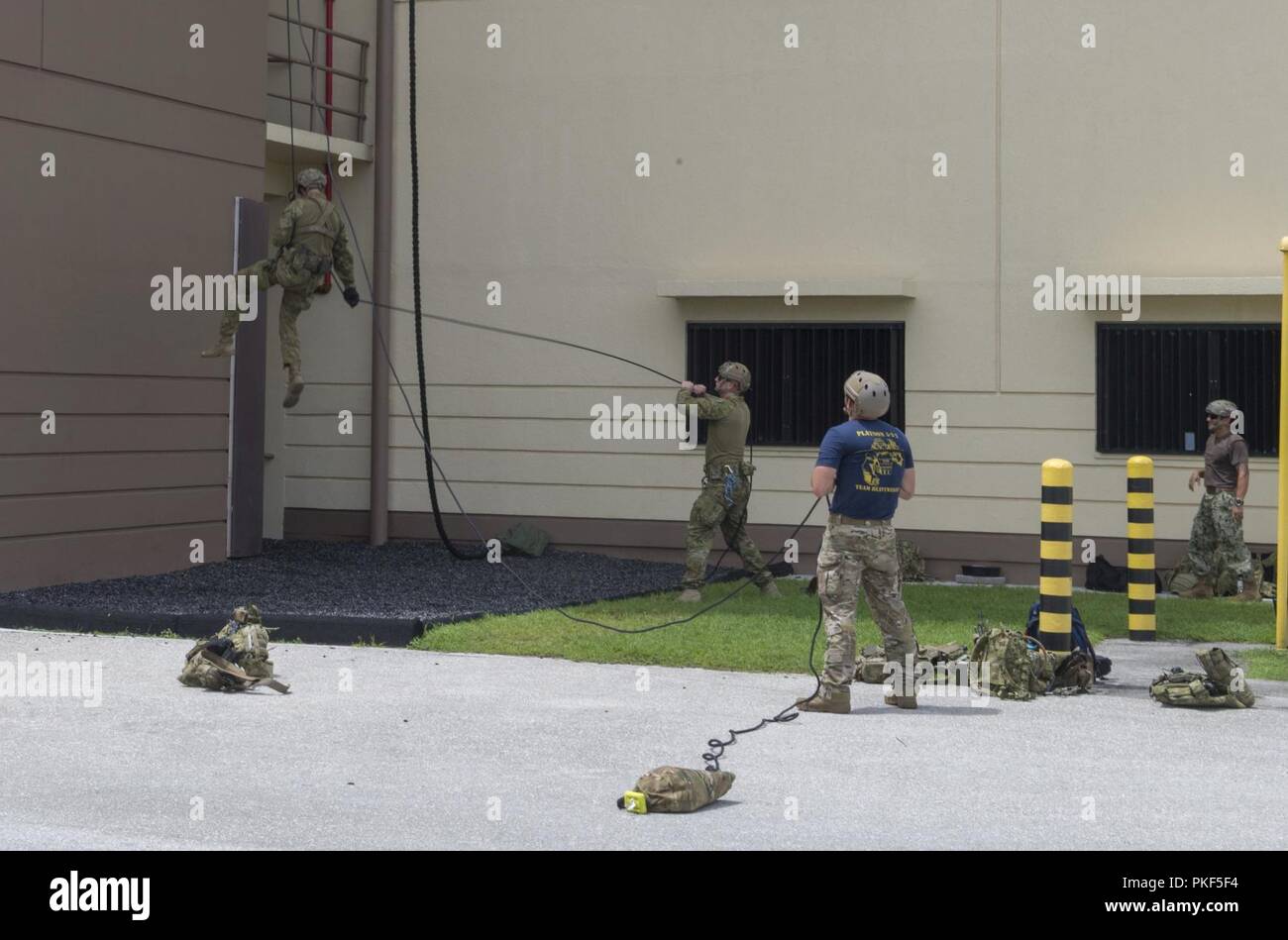 Sailors attached to Explosive Ordnance Disposal Mobile Unit (EODMU) 5 ...