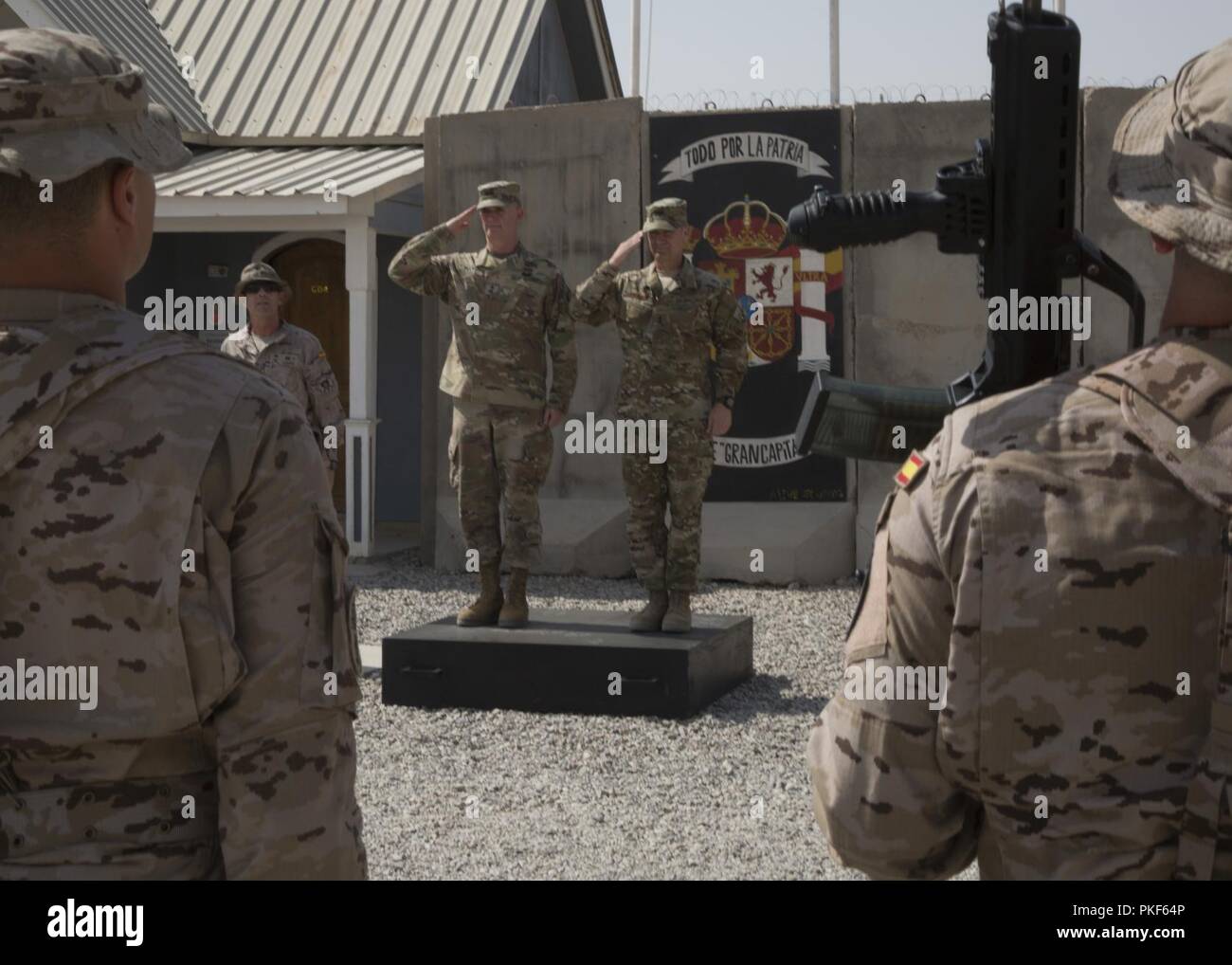 American military generals visit with Spanish soldiers at the Besmaya ...