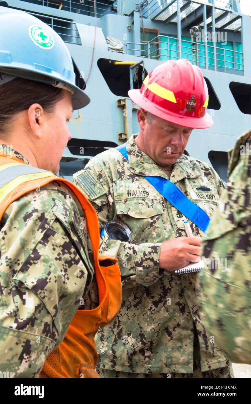 Cargo handling training hi-res stock photography and images - Alamy
