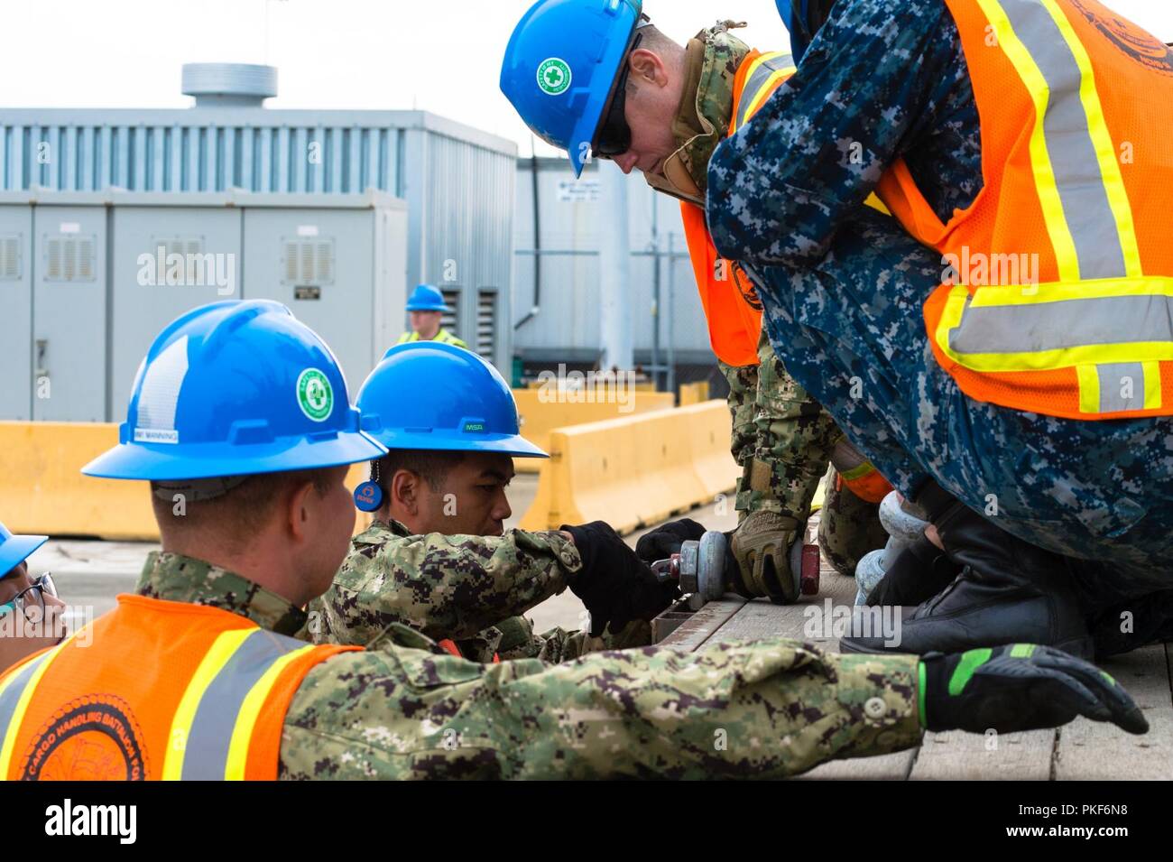 Calif. (Aug. 7, 2018) Sailors with Navy Cargo Handling Battalion (NCHB ...