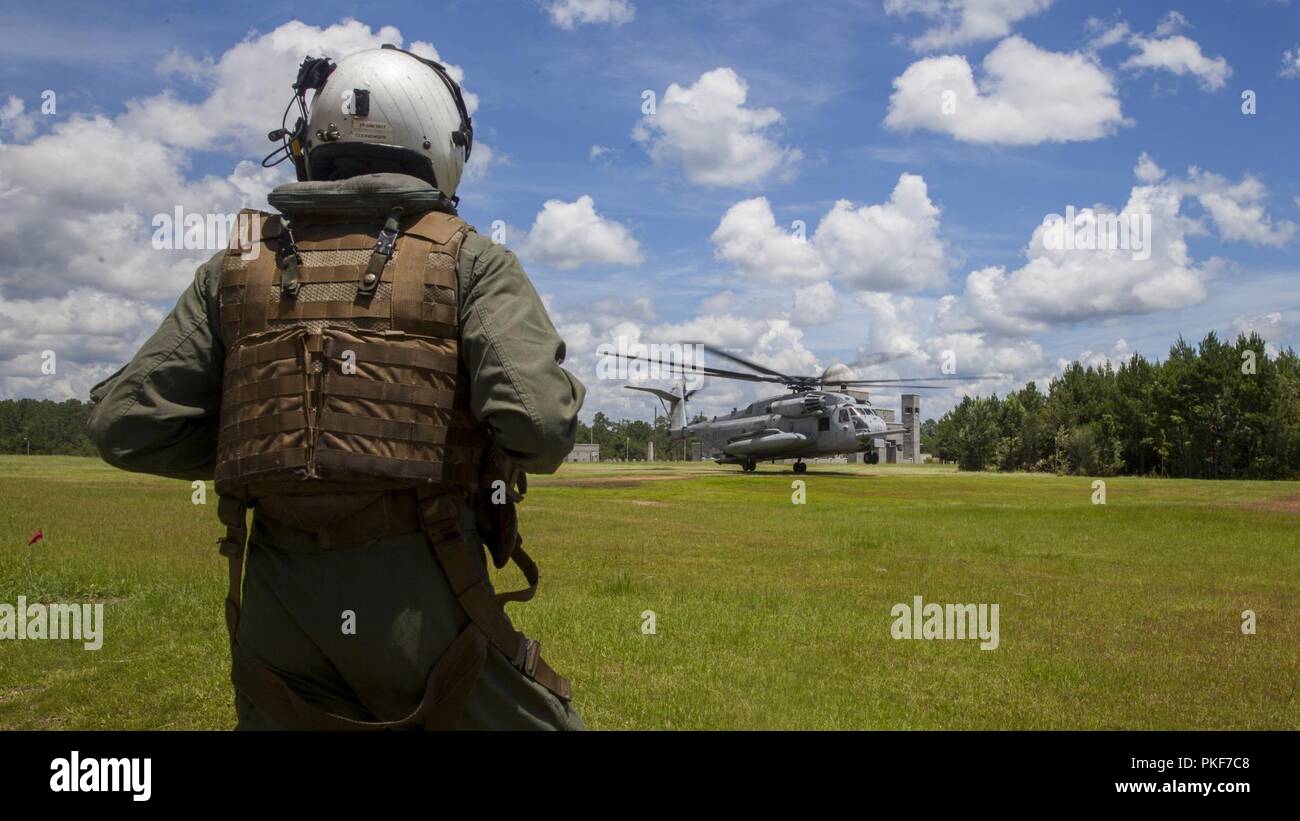 A U.S. Marine Corps CH-53E Super Stallion with Marine Heavy Helicopter ...
