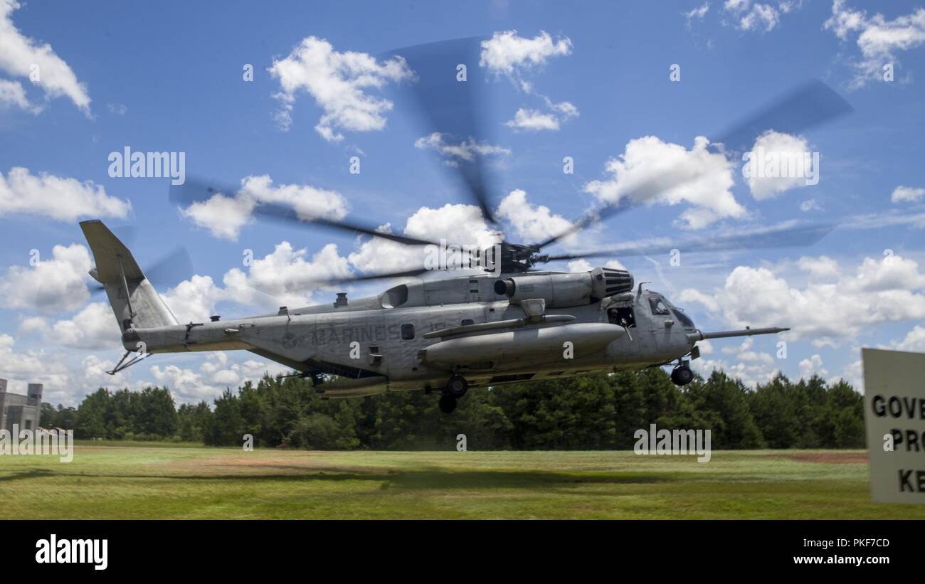 A U.S. Marine CH-53E Super Stallion with Marine Heavy Helicopter ...