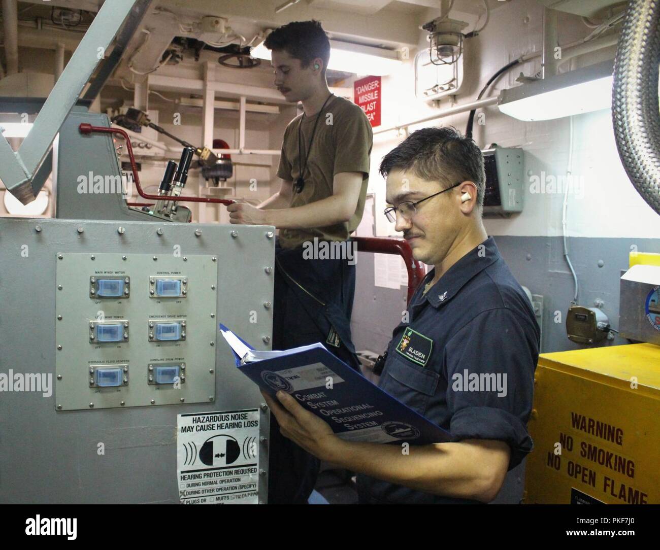 GULF OF OMAN (August 7, 2018) Sonar Technician (Surface) 3rd Class ...