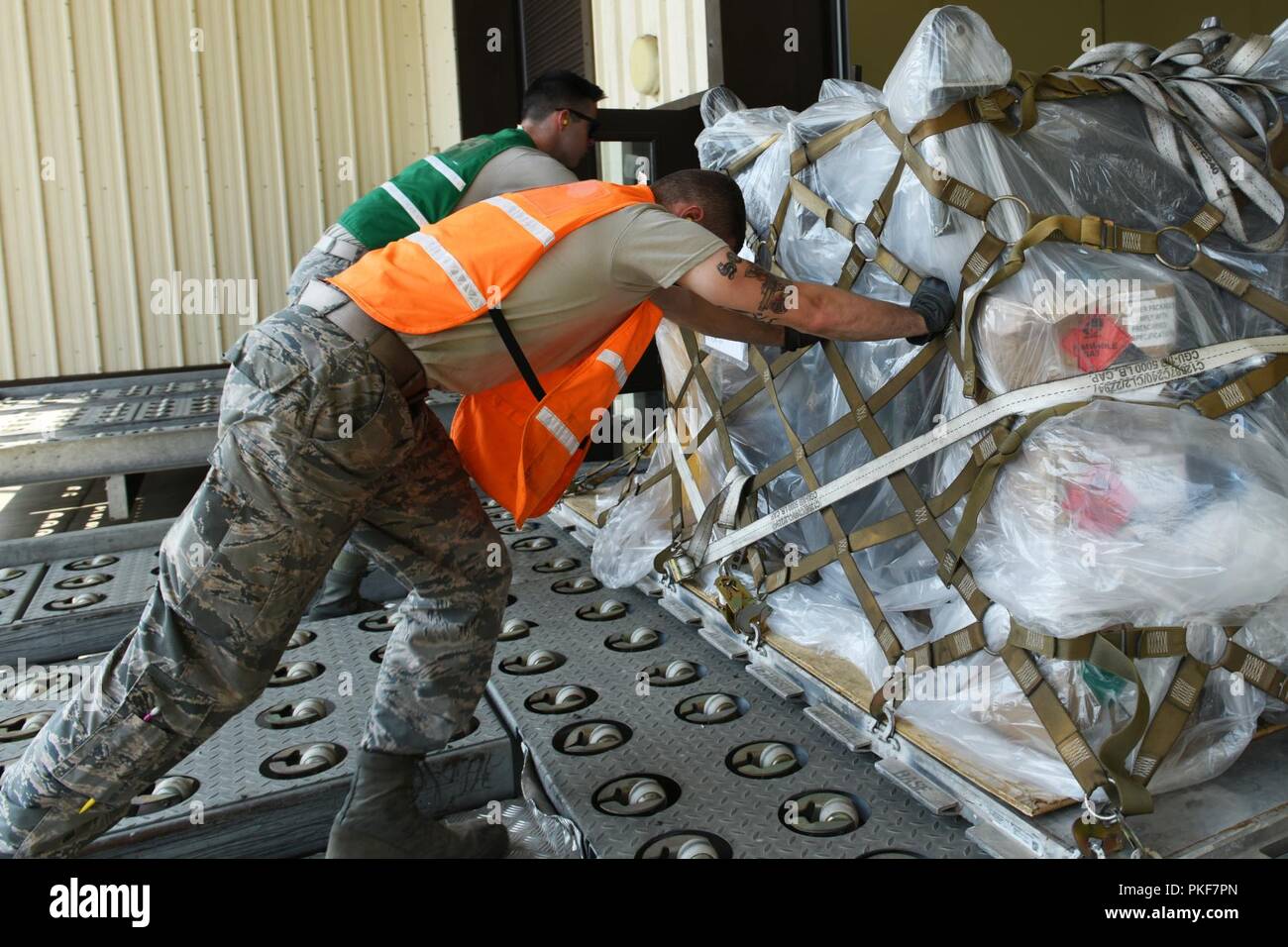 C 130 cargo loading hi-res stock photography and images - Alamy
