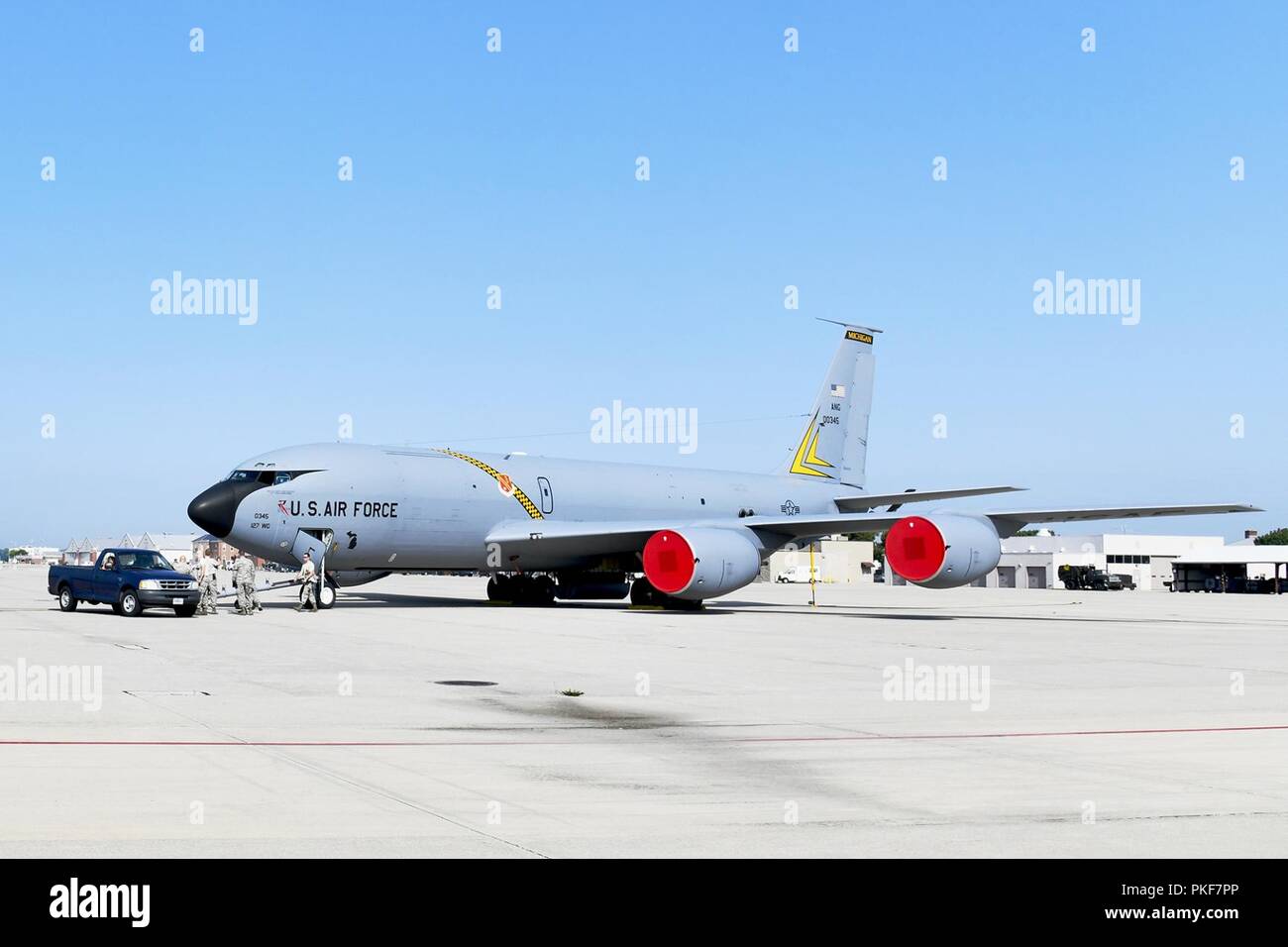 171st air refueling squadron kc 135 hi-res stock photography and images ...