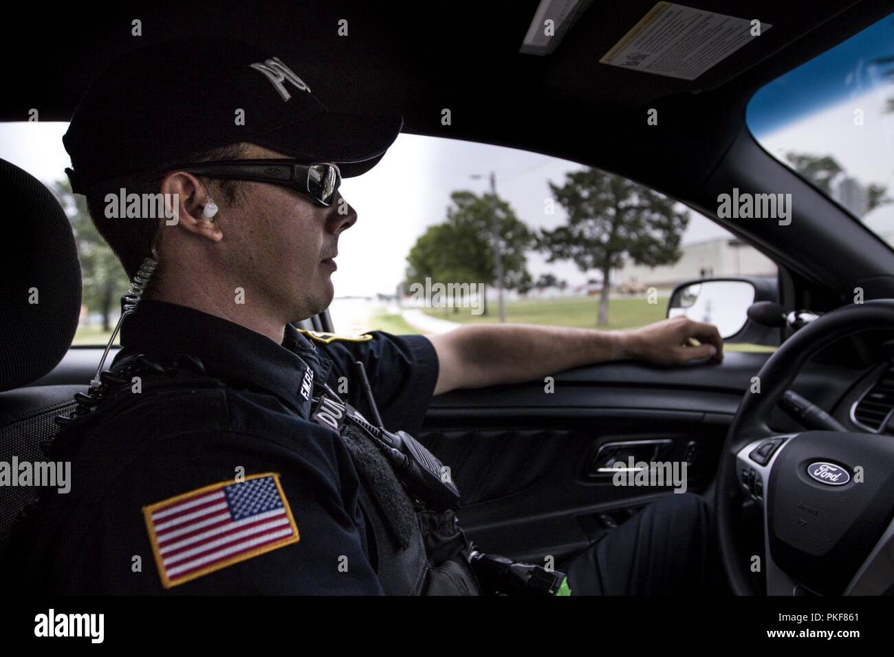 Us navy police car hi-res stock photography and images - Alamy