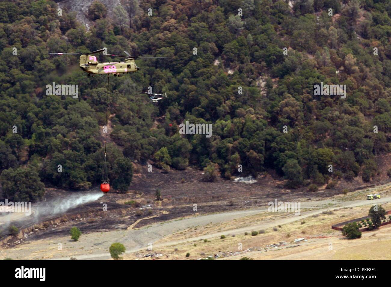 A Boeing CH-47 Chinook helicopter from the Nevada National Guard ...