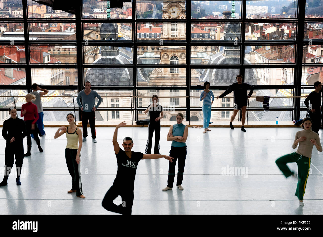 A dance lesson of the National Opera of Lyon in the roof construction ...