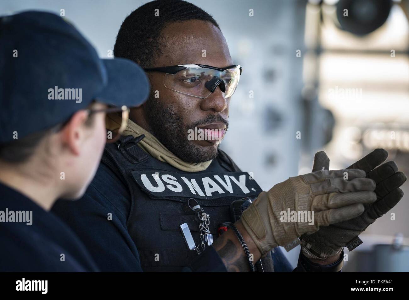 PEARL HARBOR, Hawaii (Aug. 8, 2018) Gunner’s Mate 1st Class Christopher ...
