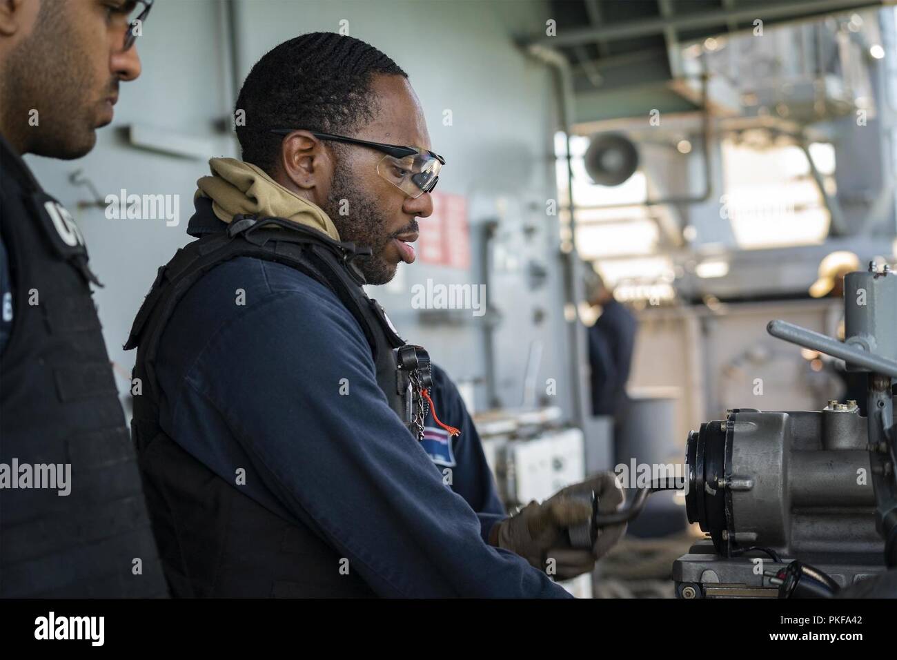PEARL HARBOR, Hawaii (Aug. 8, 2018) Gunner’s Mate 1st Class Christopher ...