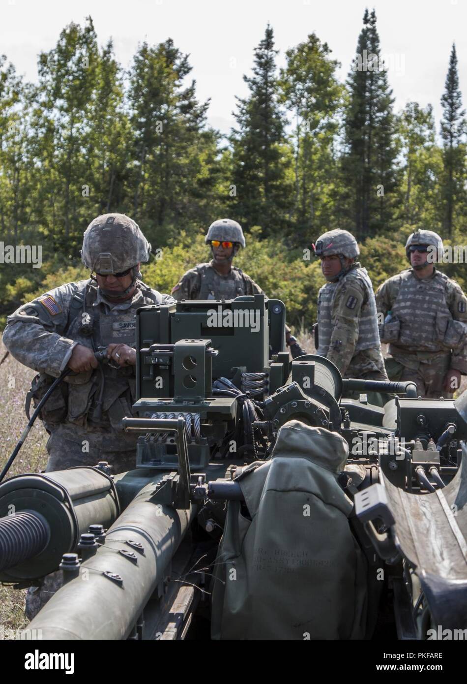 Soldiers with Battery B, 1st Battalion, 103rd Field Artillery Regiment ...