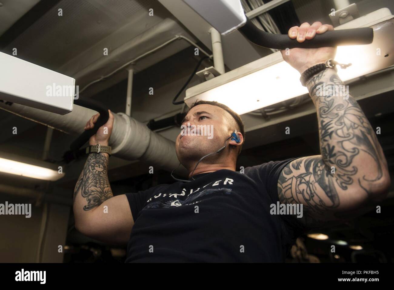 55 pull ups hi-res stock photography and images - Alamy