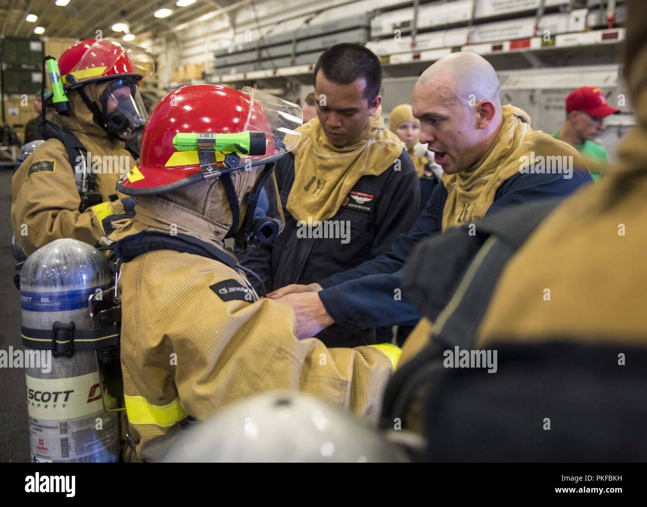 Structural firefighting gear hi-res stock photography and images - Alamy
