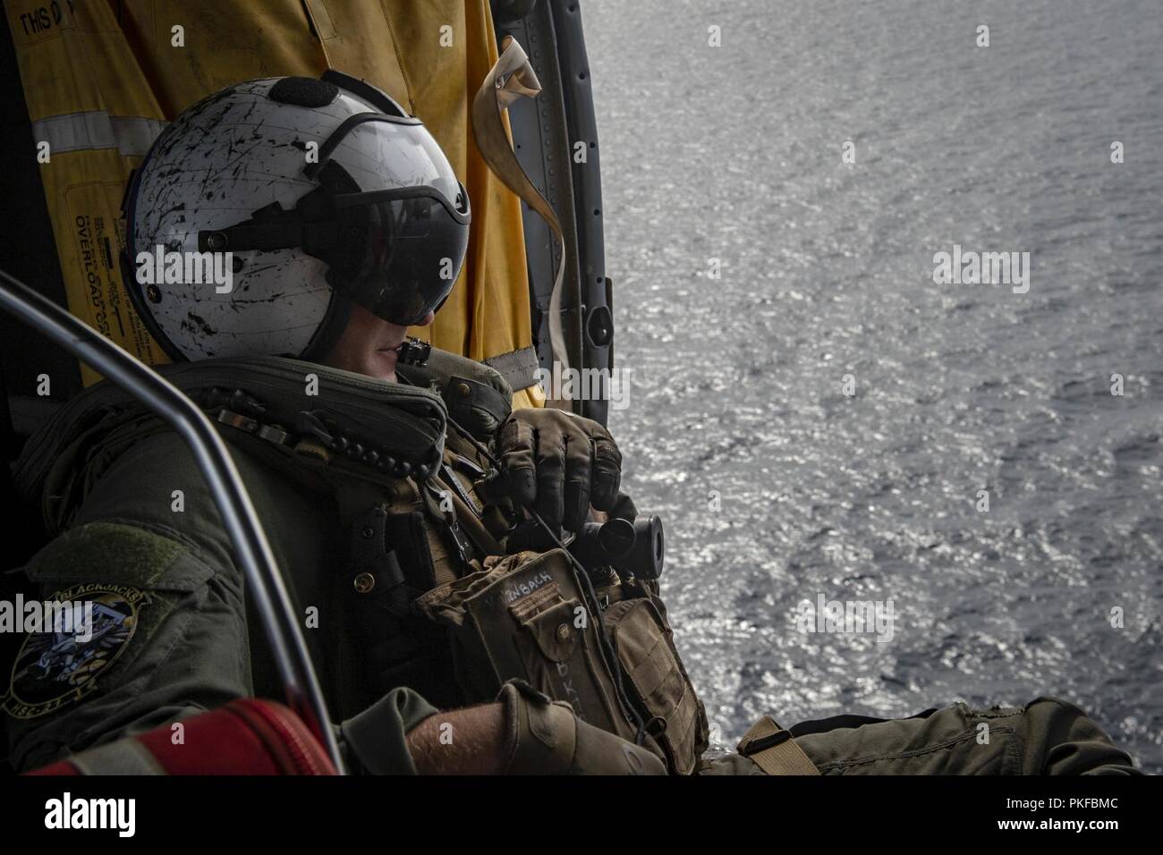 Naval aircrewman helicopter 1st class hi-res stock photography and ...