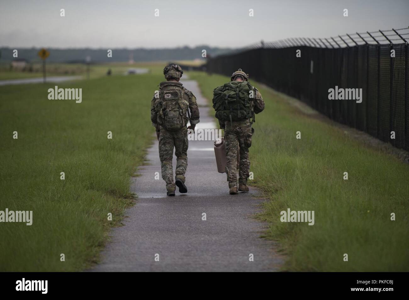Uss draco hi-res stock photography and images - Alamy