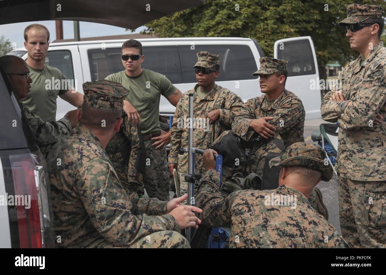 Marines with the Marine Corps Recruit Depot Parris Island Shooting Team ...