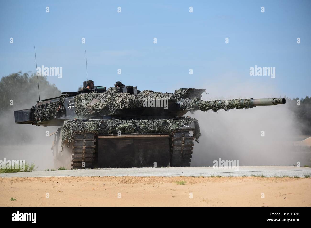 Main battle tank firing range hi-res stock photography and images - Alamy