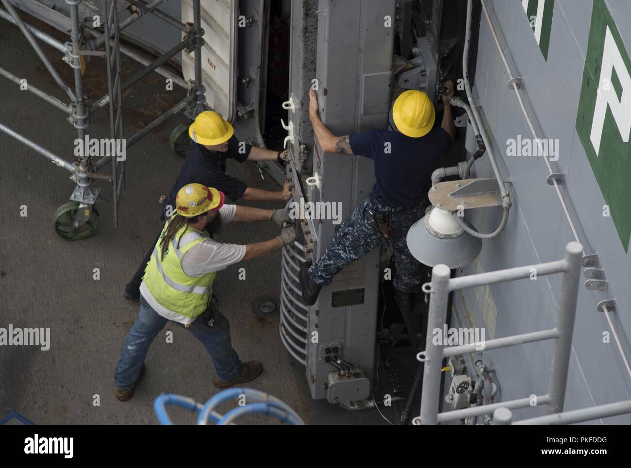 Sliding pad eye hi-res stock photography and images - Alamy