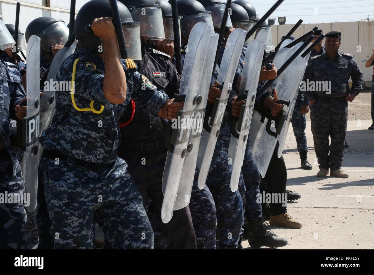Iraqi Federal Police members gather into a formation during riot ...