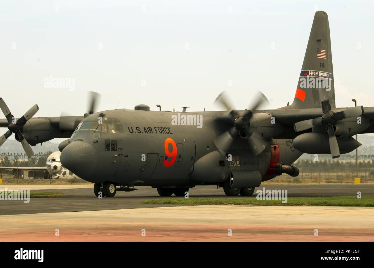 Modular airborne firefighting system hi-res stock photography and ...