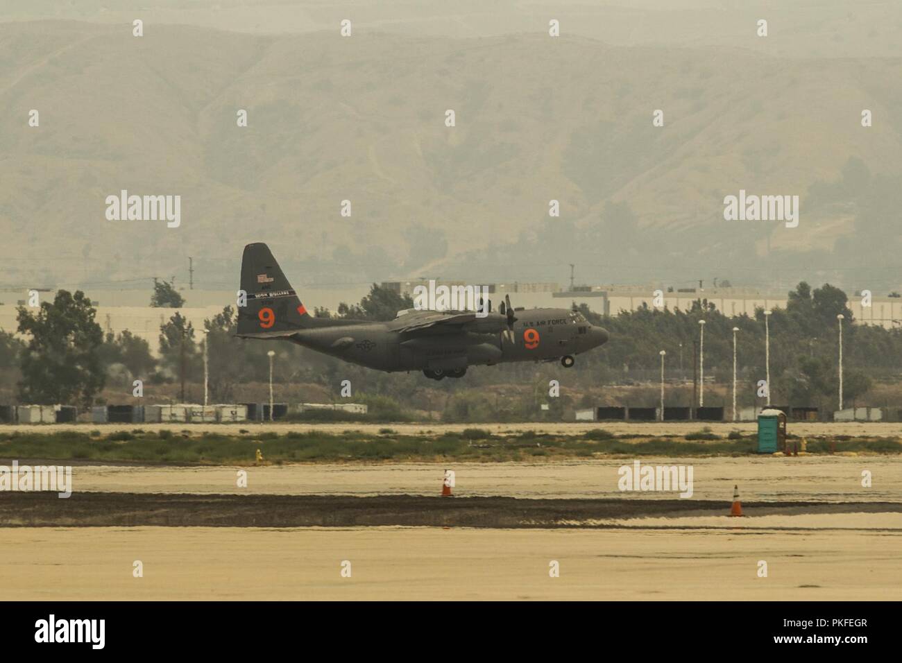 Modular airborne firefighting system hi-res stock photography and ...