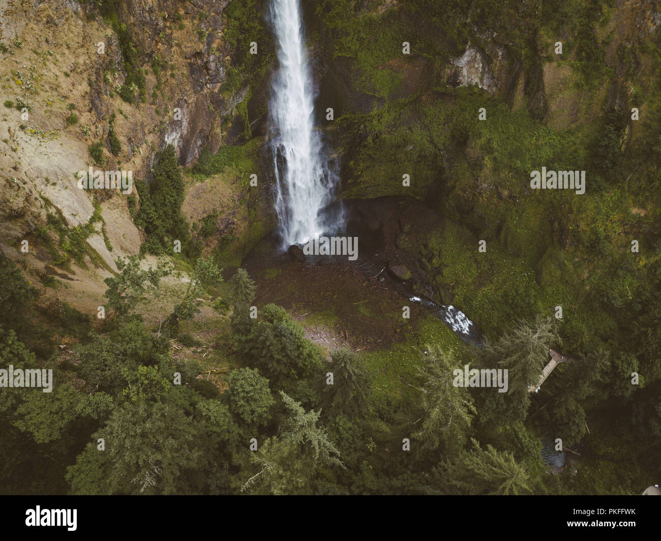 Portland Multnomah Falls Aerial Drone Flight Top Down Stock Photo - Alamy