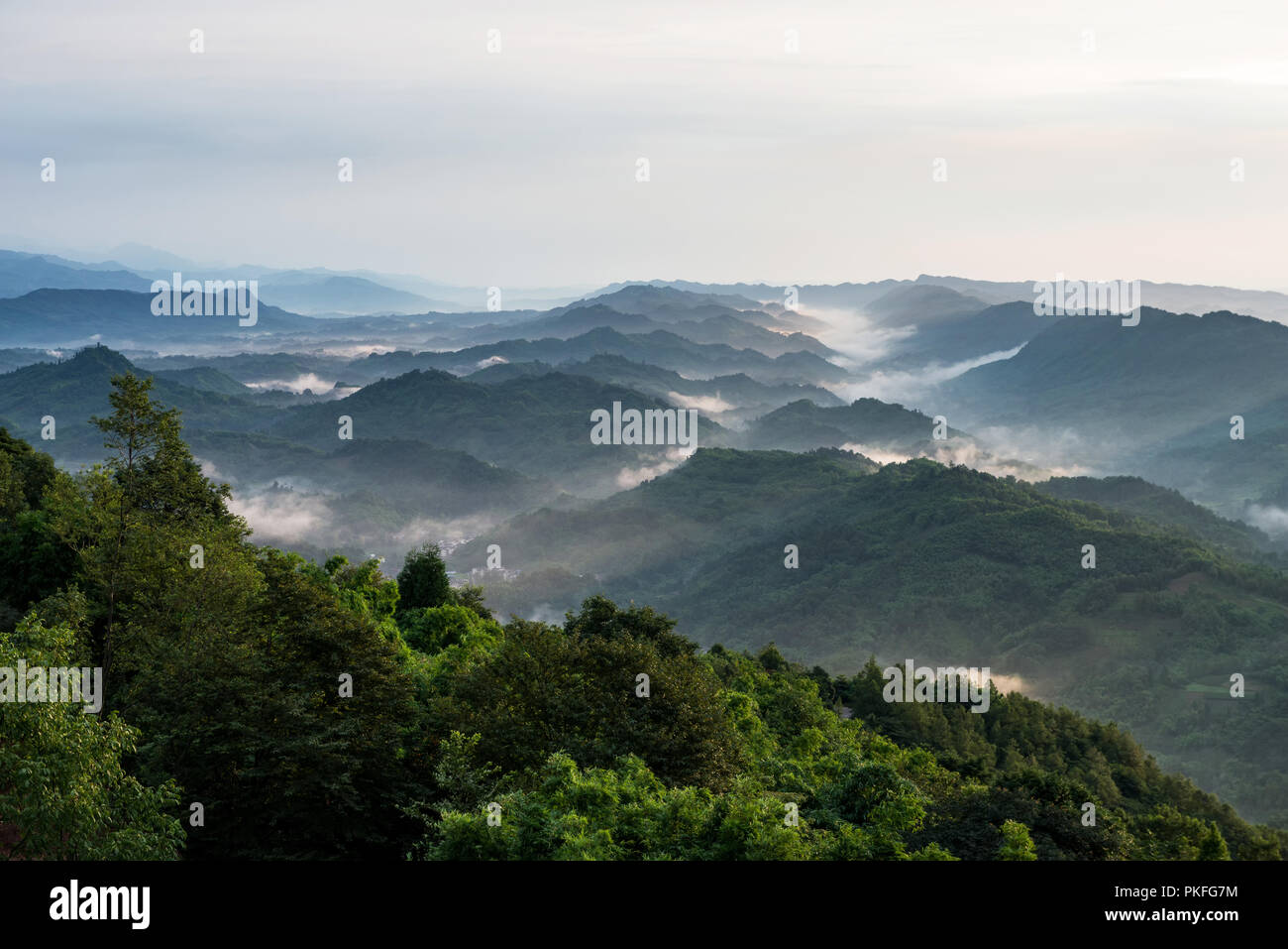 Qionglai mountain range hi-res stock photography and images - Alamy