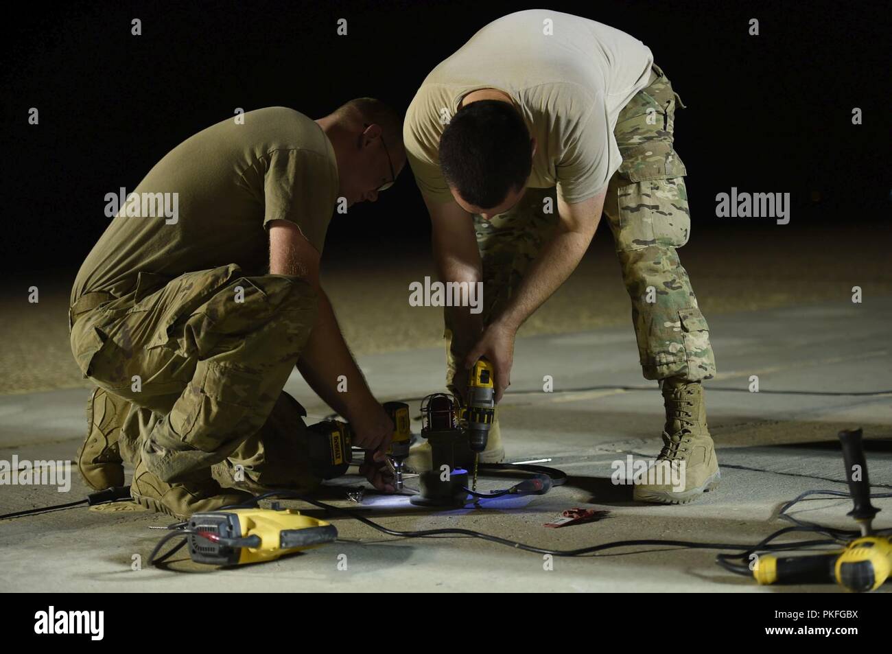 Emergency airfield lighting system hi-res stock photography and images ...