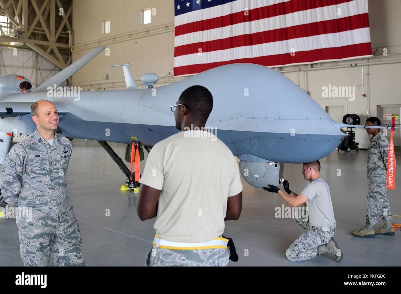 432d aircraft maintenance squadron hi-res stock photography and images ...