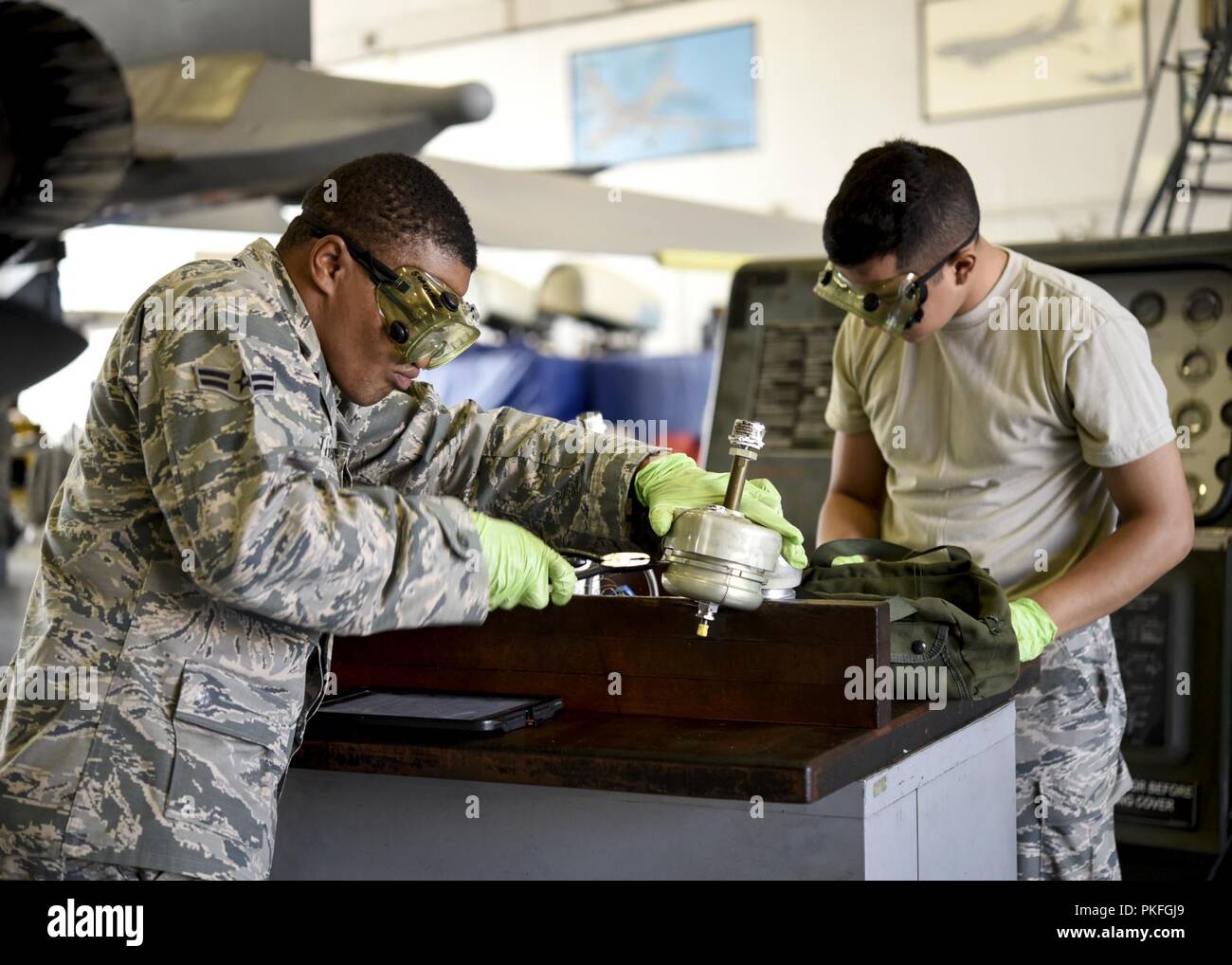 F 15 crew chief hi-res stock photography and images - Alamy