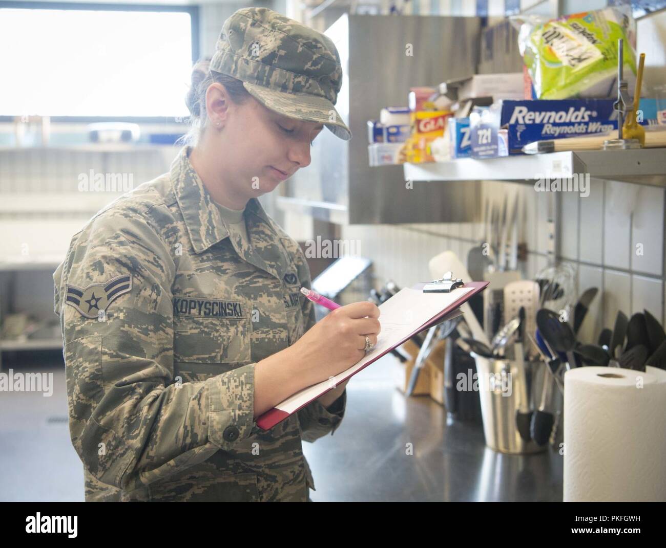 Inspection facilities management hi-res stock photography and images ...