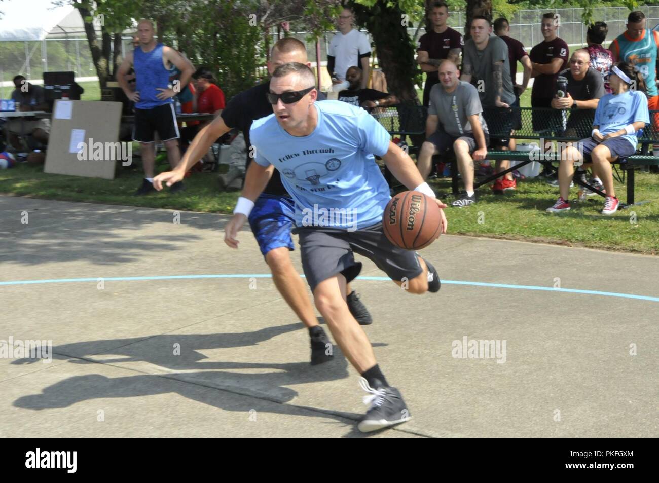 Base terre hi-res stock photography and images - Alamy