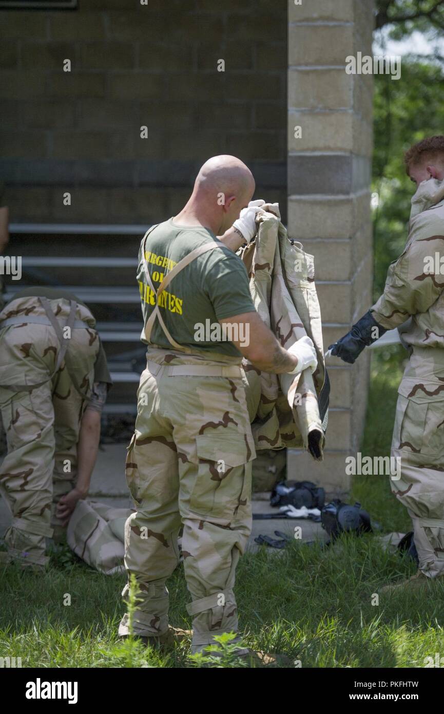 M50 joint service general purpose gas mask hi-res stock photography and ...