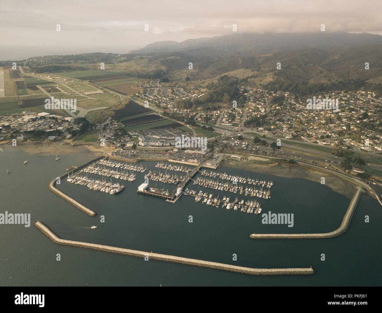 Half moon bay aerial hi-res stock photography and images - Alamy