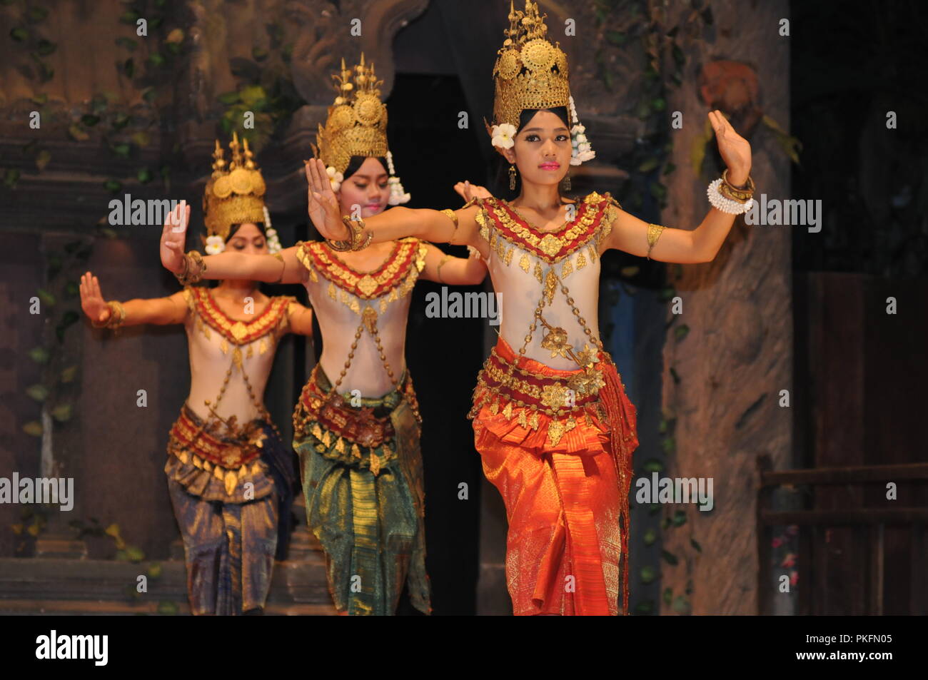 Apsara dance performance hi-res stock photography and images - Alamy