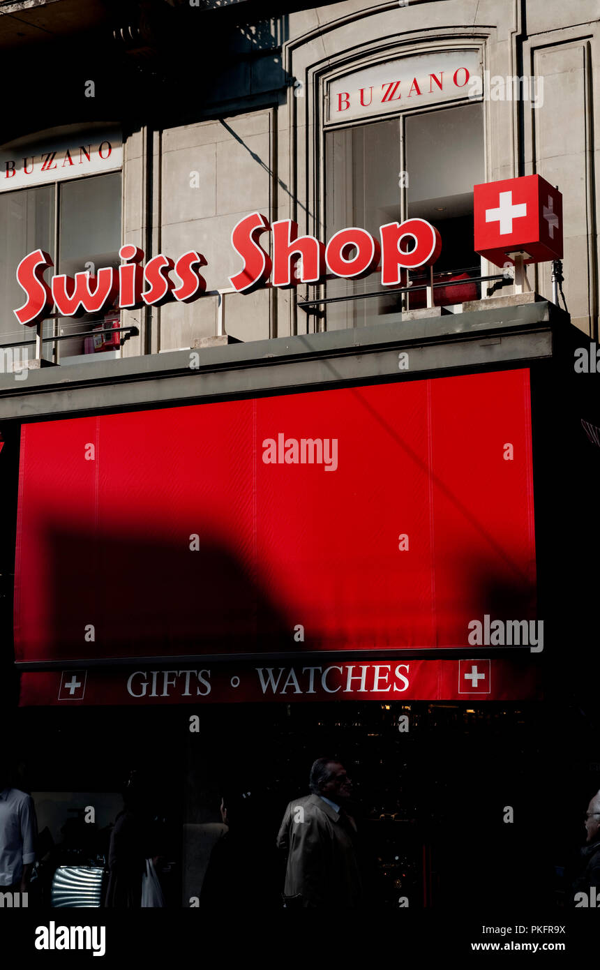 Zwitserse souvenirs hi-res stock photography and images - Alamy