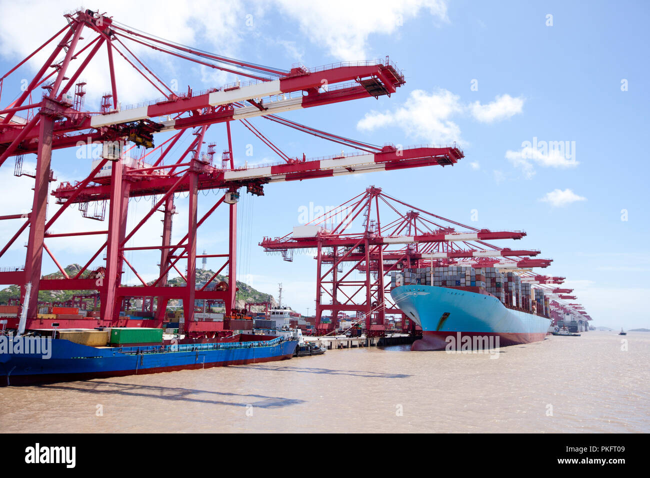 On the ocean container terminal Stock Photo - Alamy