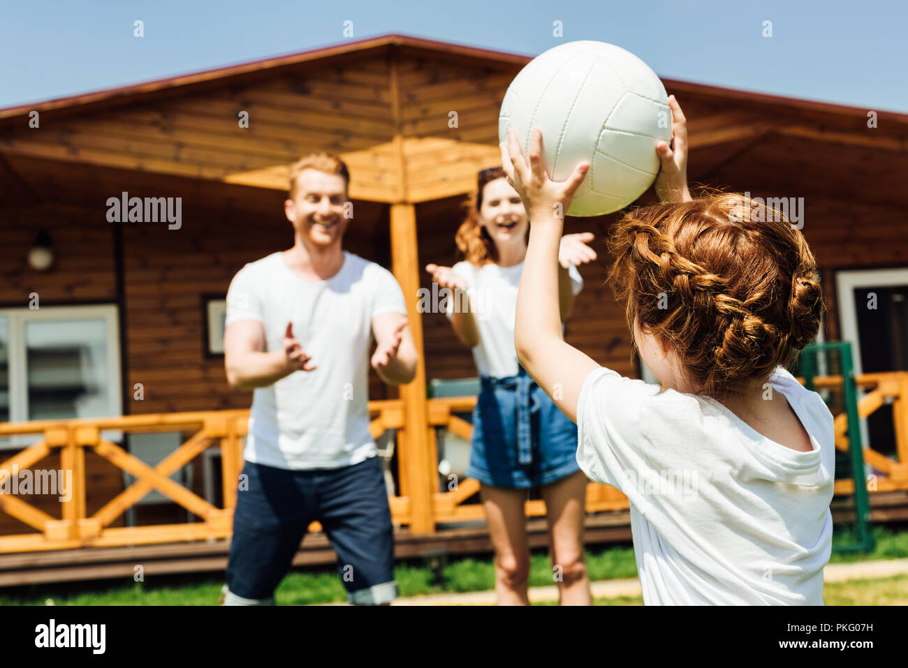 little girl playing volleyball with parents on garden Stock Photo - Alamy